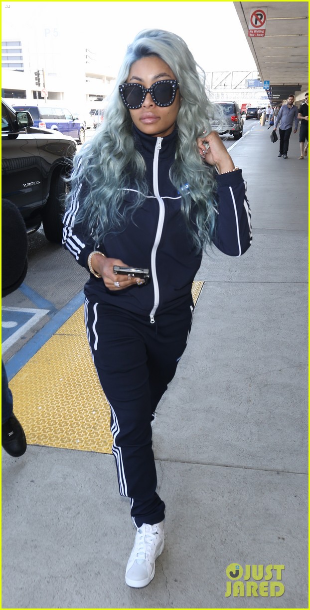 Blac Chyna Rocks Blue Hair for Her Flight Out of Town: Photo 3949749 ...