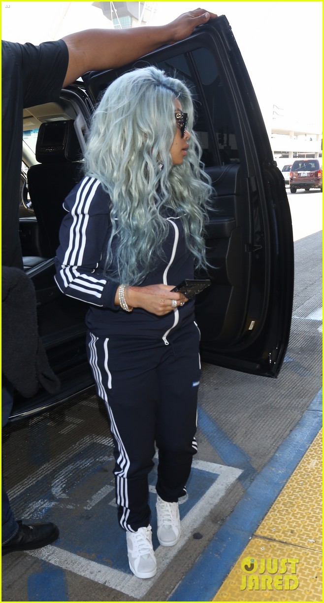 Blac Chyna Rocks Blue Hair for Her Flight Out of Town: Photo 3949752 ...