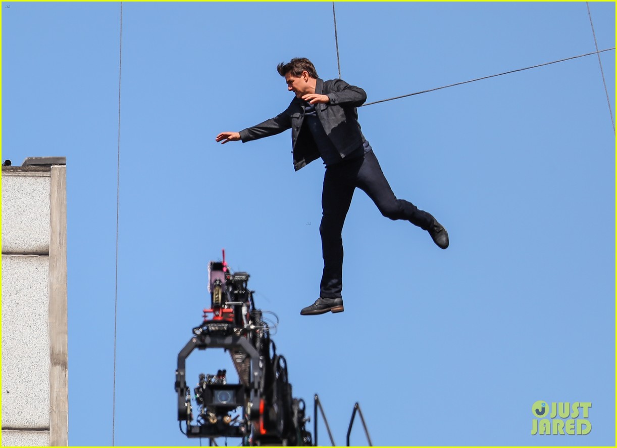 Tom Cruise Provides Update After Scary On-Set Stunt Injury: Photo ...