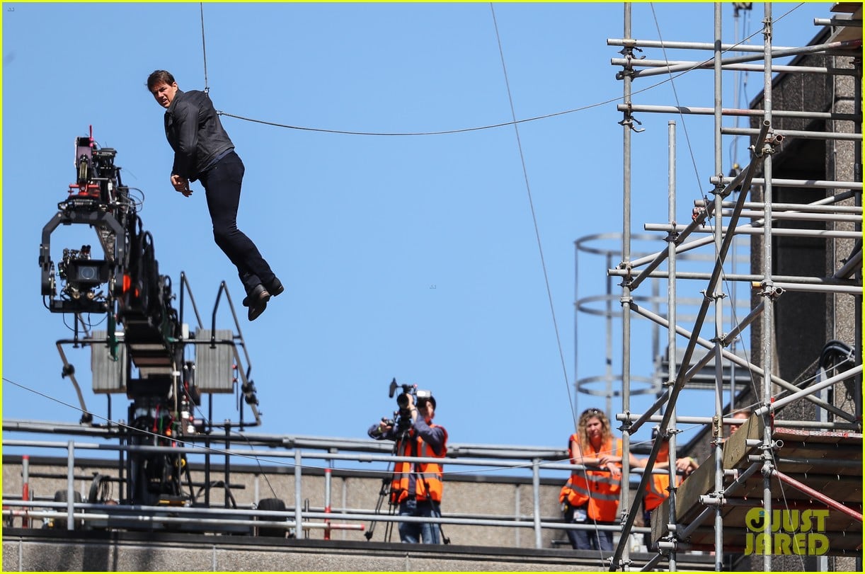 Tom Cruise Provides Update After Scary On-Set Stunt Injury: Photo ...