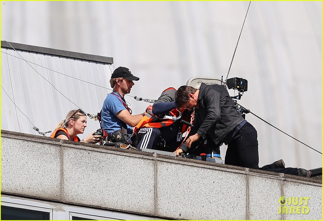 Tom Cruise Provides Update After Scary On-Set Stunt Injury: Photo ...