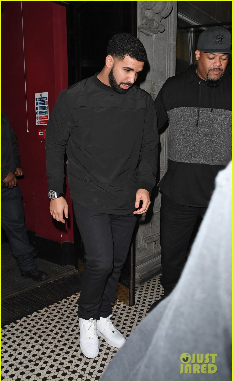 Drake Enjoys a Night Out with Friends in London: Photo 3948950 | Drake ...
