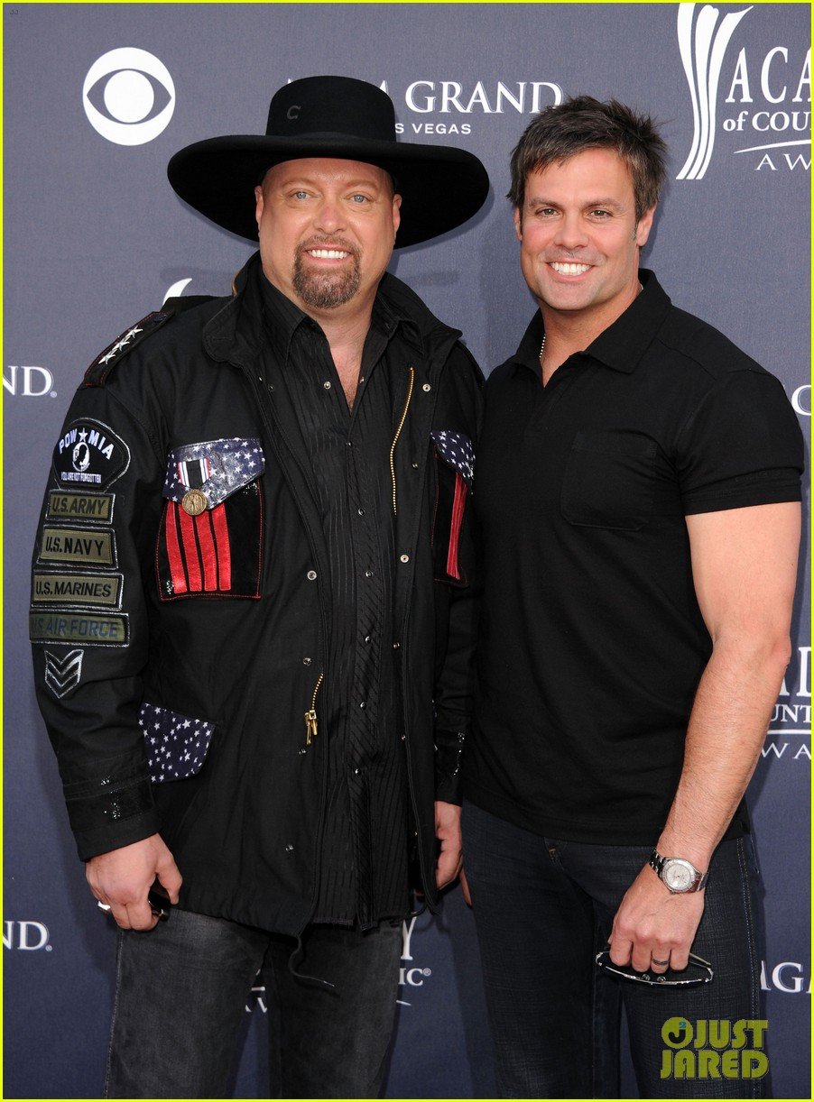 Troy Gentry Dead - Montgomery Gentry Singer Dies in Helicopter Crash at ...