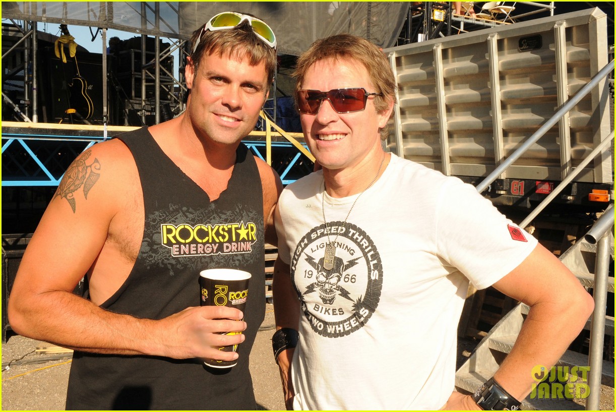 Troy Gentry Dead - Montgomery Gentry Singer Dies in Helicopter Crash at ...