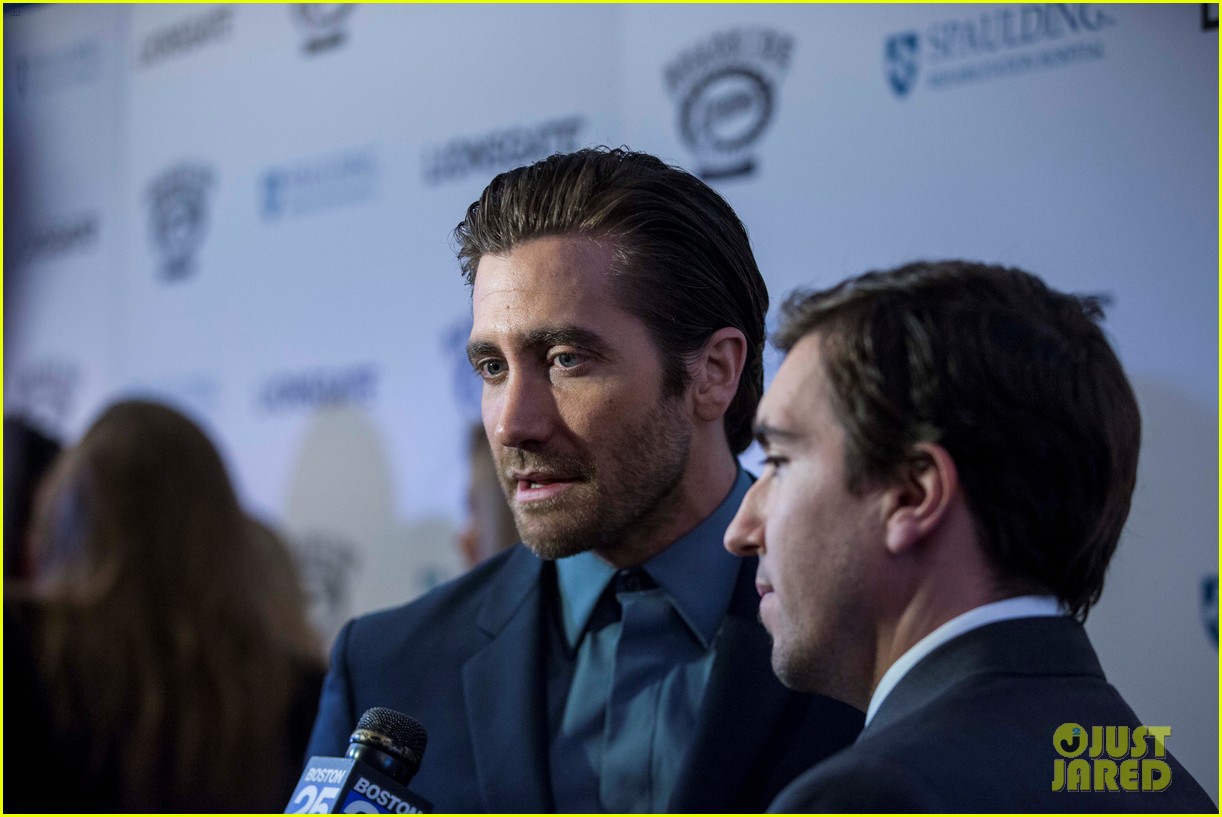Jake Gyllenhaal Joins Real-Life Boston Marathon Bombing Survivor Jeff ...