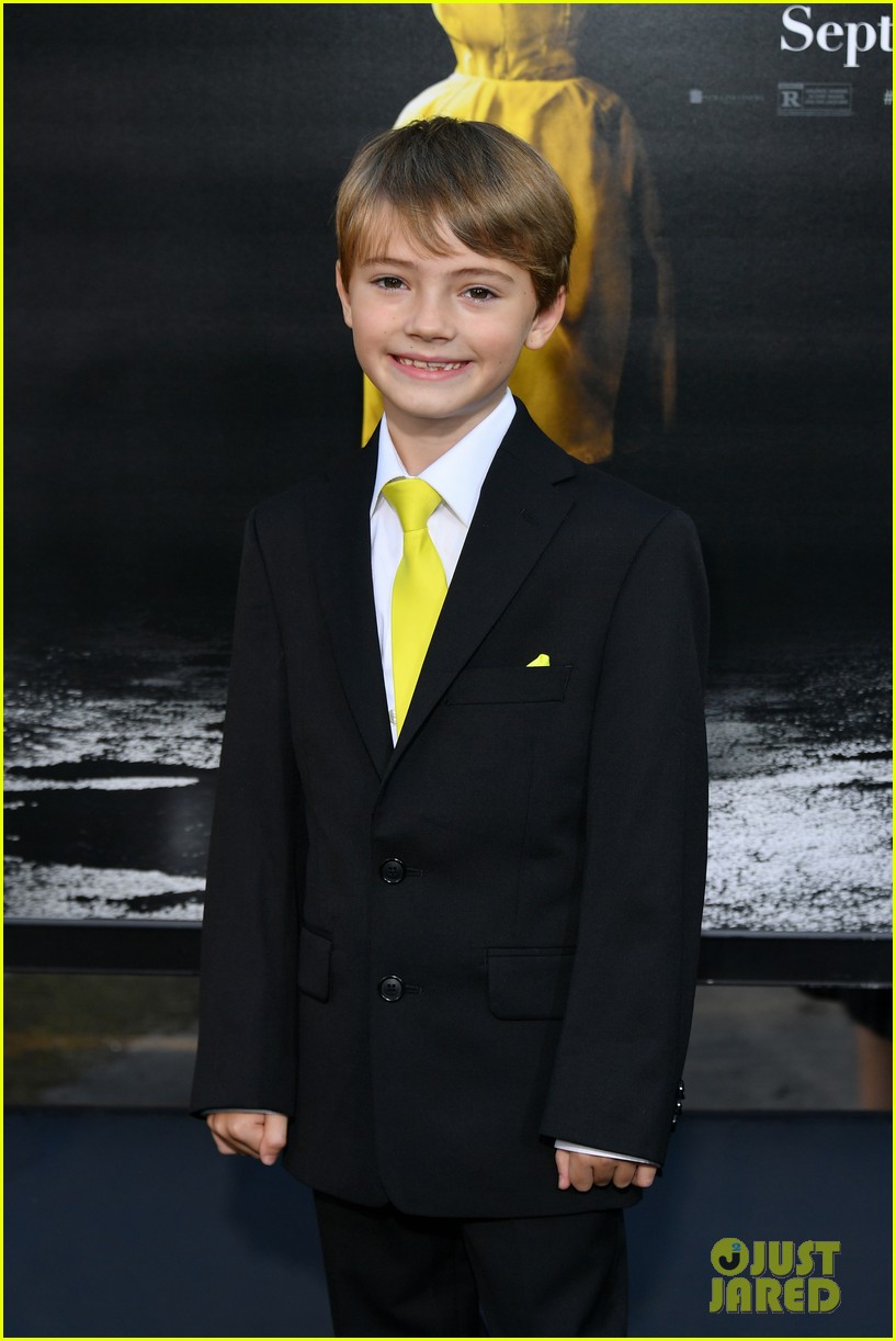 The 'It' Kids Walk Red Carpet Together at Hollywood Premiere!: Photo ...