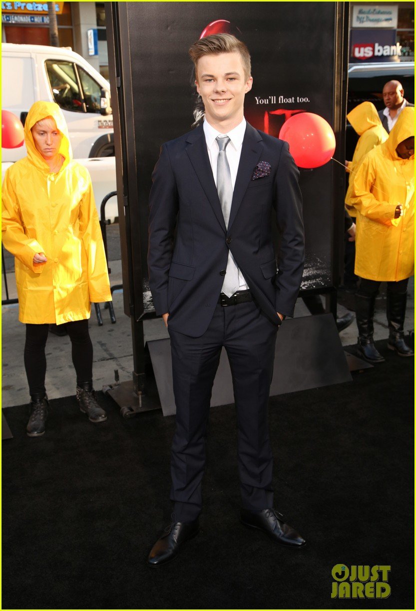 The 'It' Kids Walk Red Carpet Together at Hollywood Premiere!: Photo ...