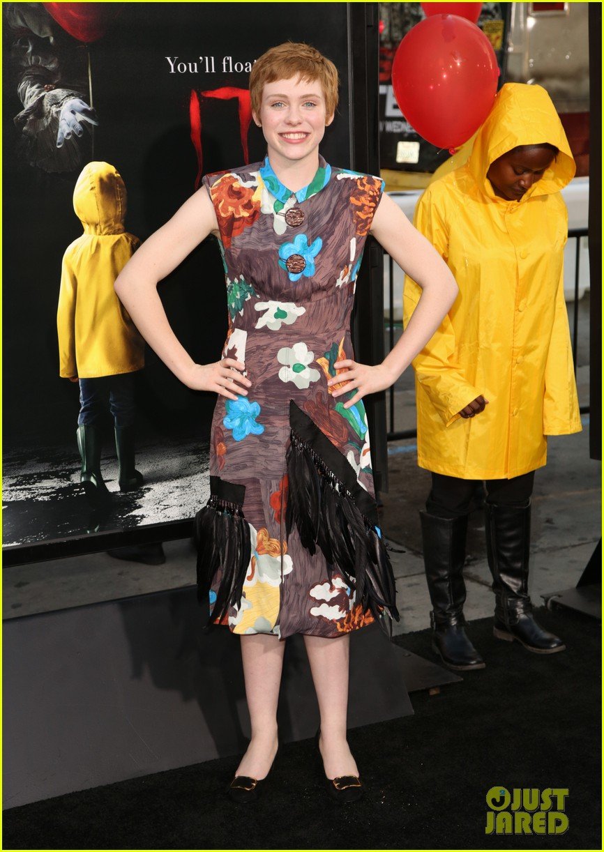 The 'It' Kids Walk Red Carpet Together at Hollywood Premiere!: Photo ...