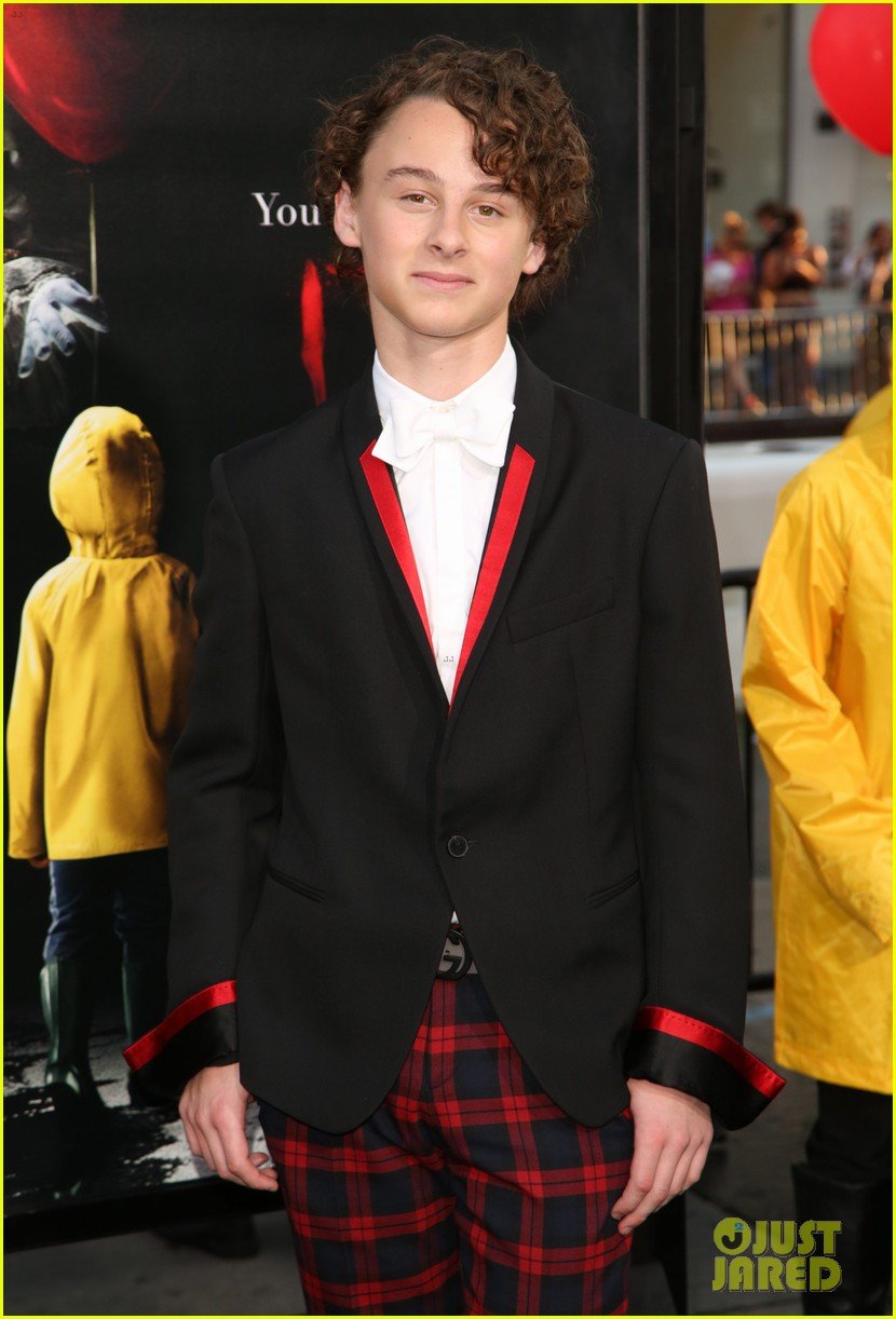 The 'It' Kids Walk Red Carpet Together at Hollywood Premiere!: Photo ...