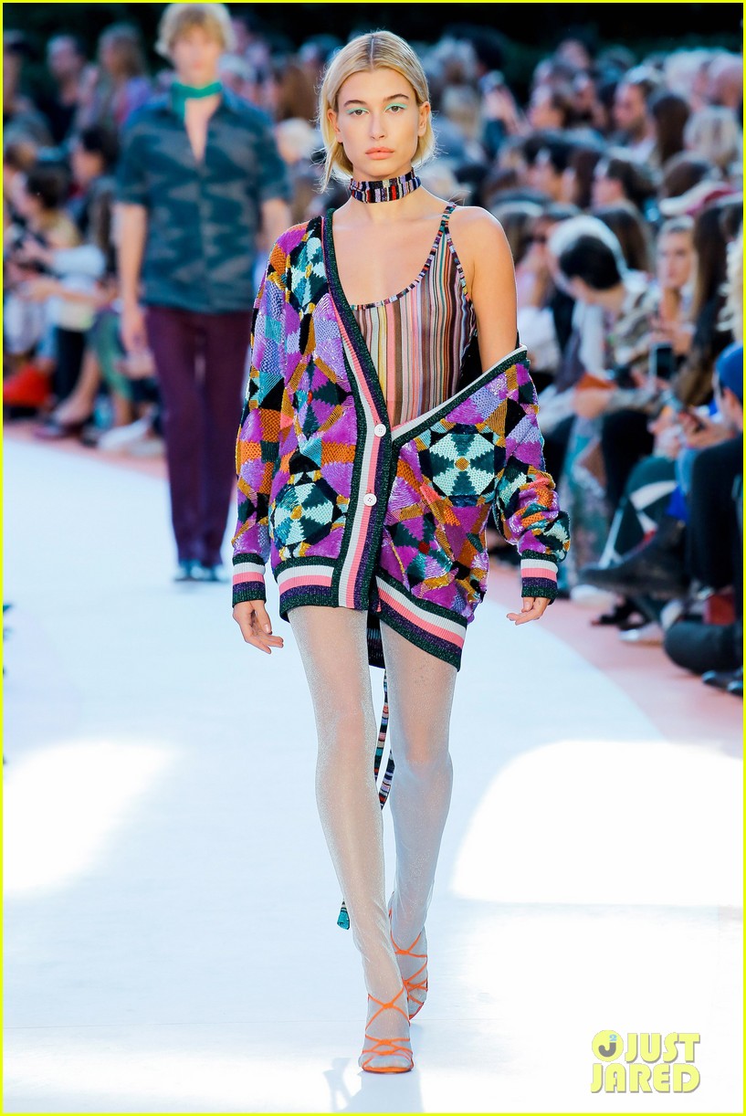 Emily Ratajkowski, Kendall Jenner, Gigi Hadid & More Walk in Bottega ...