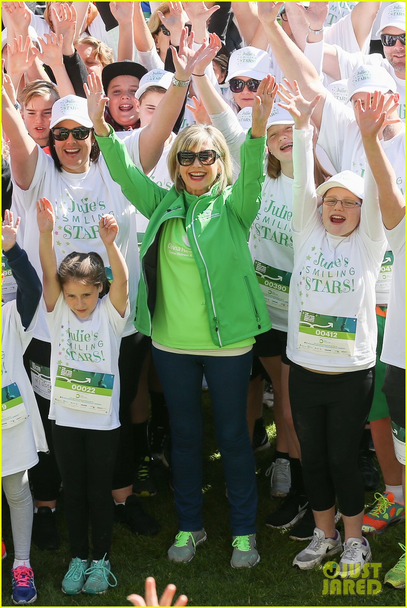 Olivia Newton-John is Glowing at ONJ Wellness Walk & Research Run ...