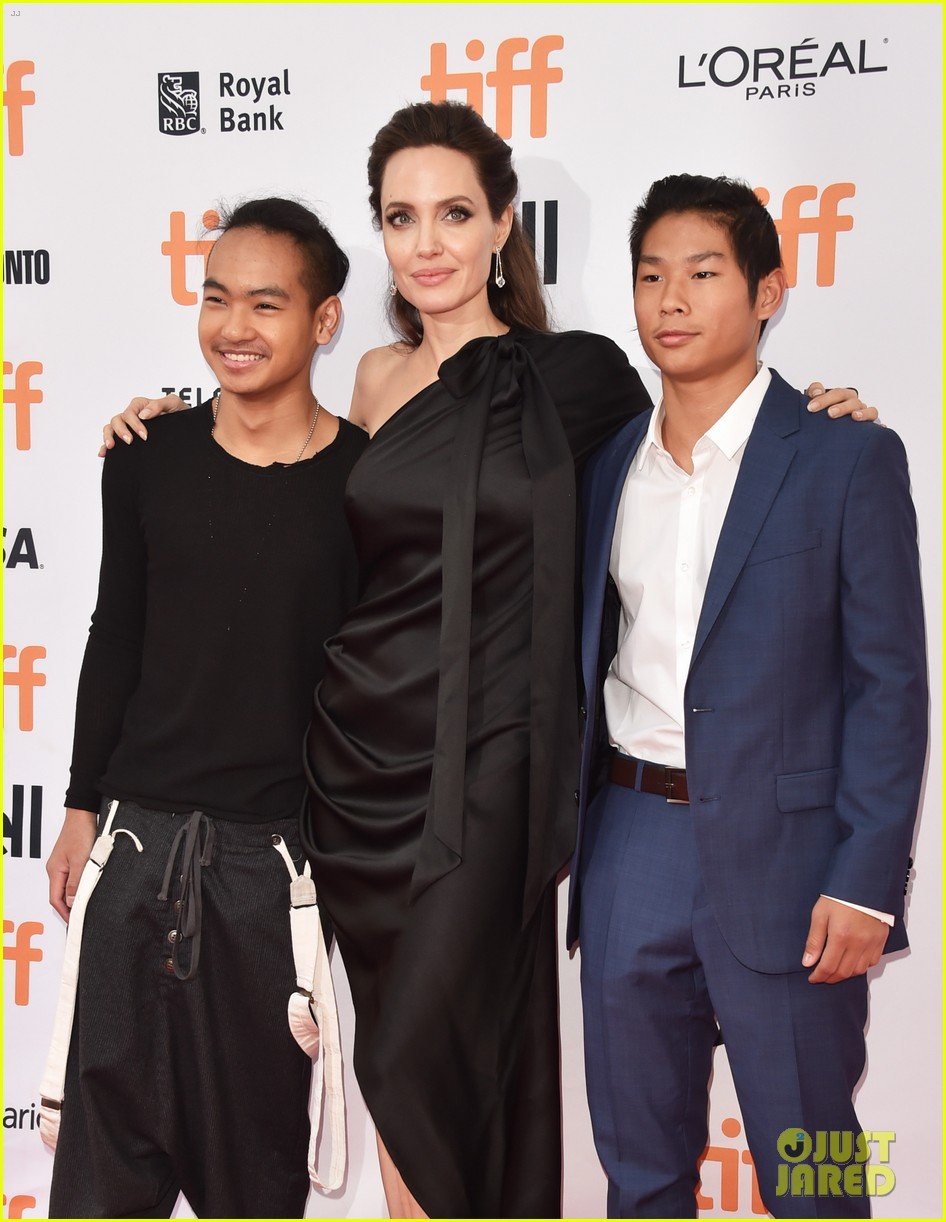 Maddox Pitt-Jolie Raves About Mom Angelina Jolie: 'She's a Wonder ...