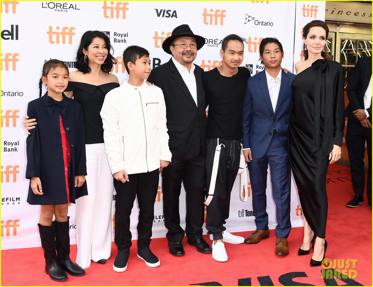 Maddox Pitt-Jolie Raves About Mom Angelina Jolie: 'She's a Wonder ...