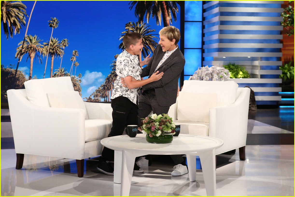 Idina Menzel Surprises Talented 11-Year-Old Fan on 'Ellen,' Watches Him ...