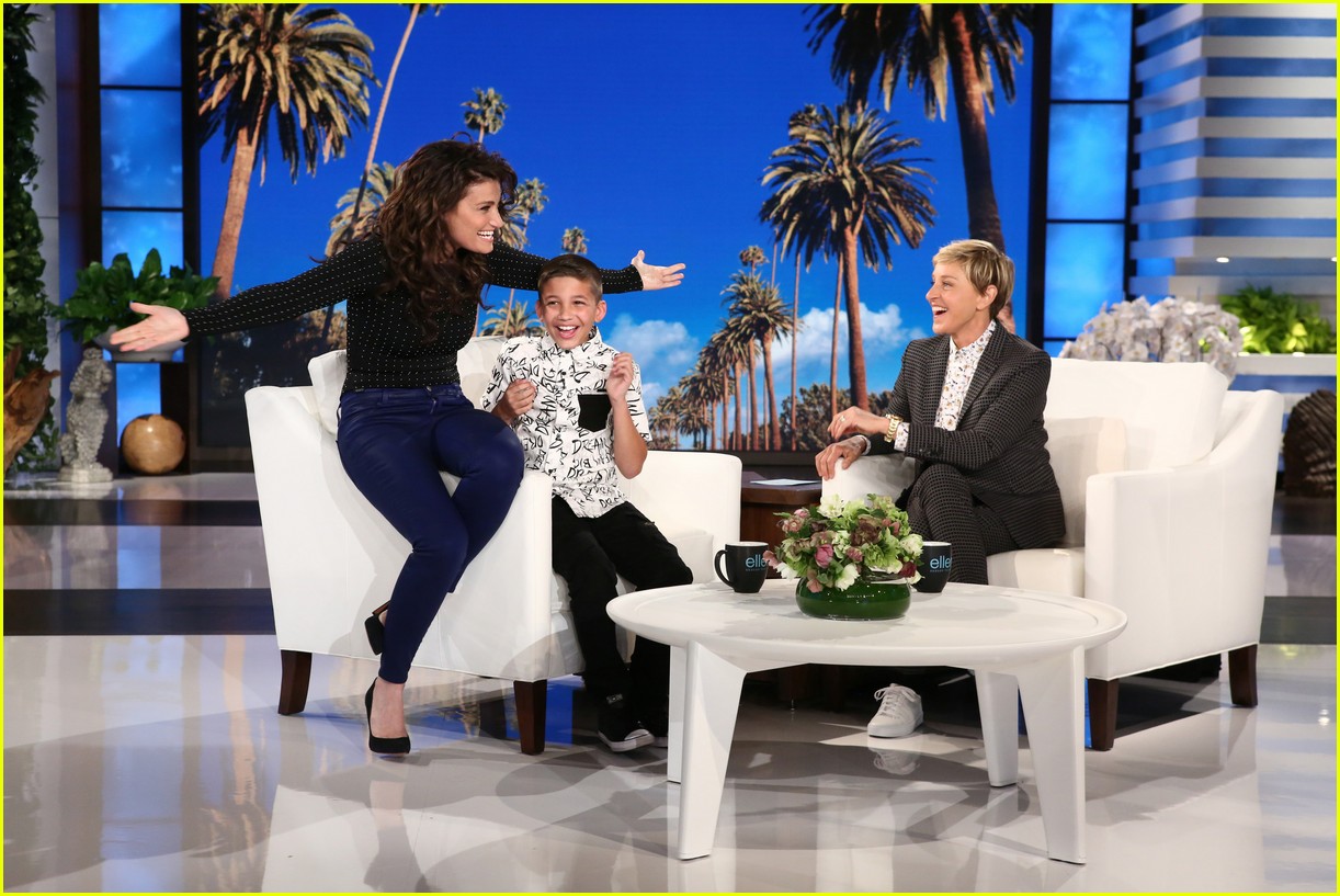 Idina Menzel Surprises Talented 11-Year-Old Fan on 'Ellen,' Watches Him ...