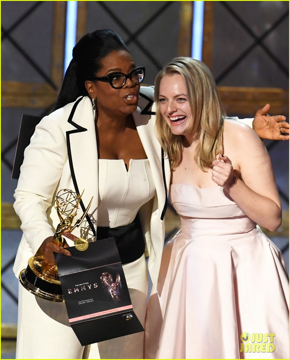 Elisabeth Moss Drops Two F-Bombs During Emmys Acceptance Speech! (Video ...