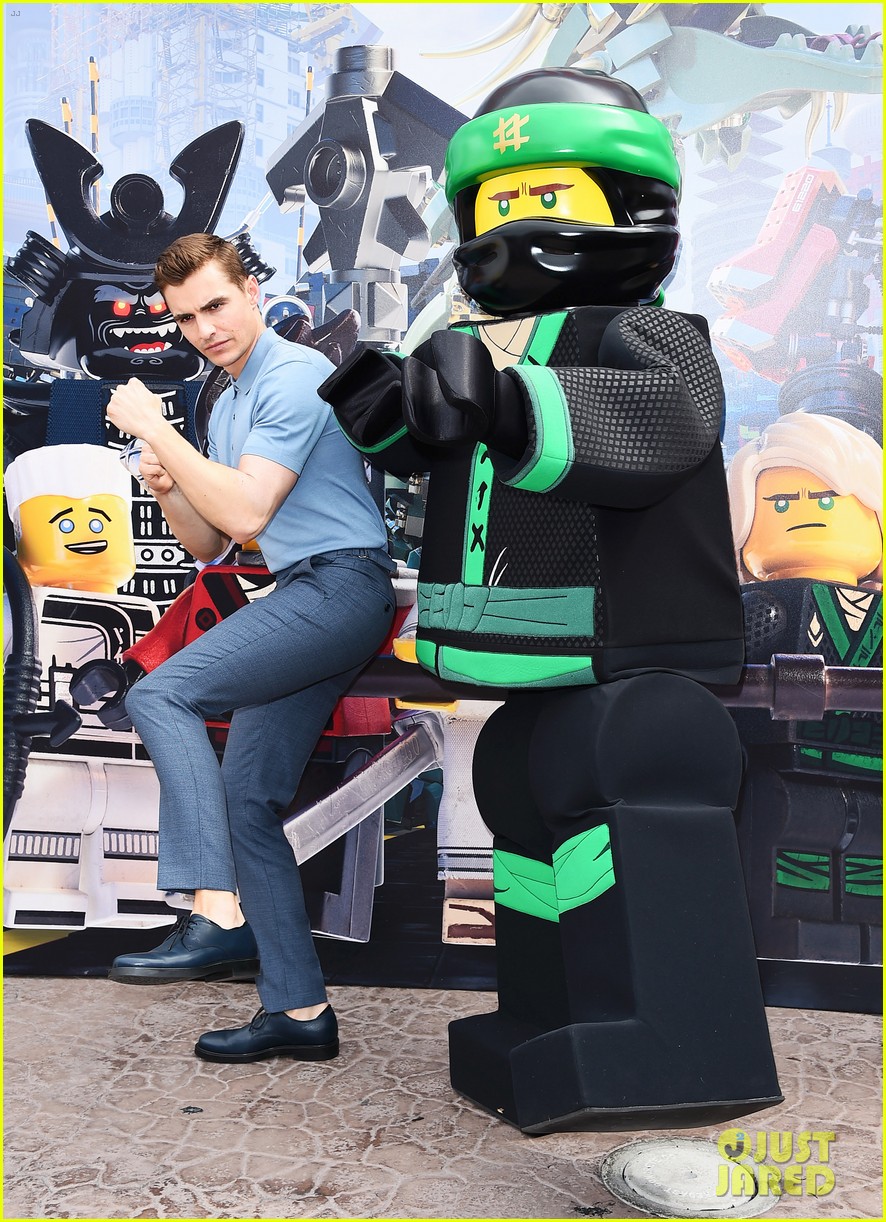 Justin Theroux, Dave Franco, & 'Lego Ninjago' Cast Throw Punches at ...