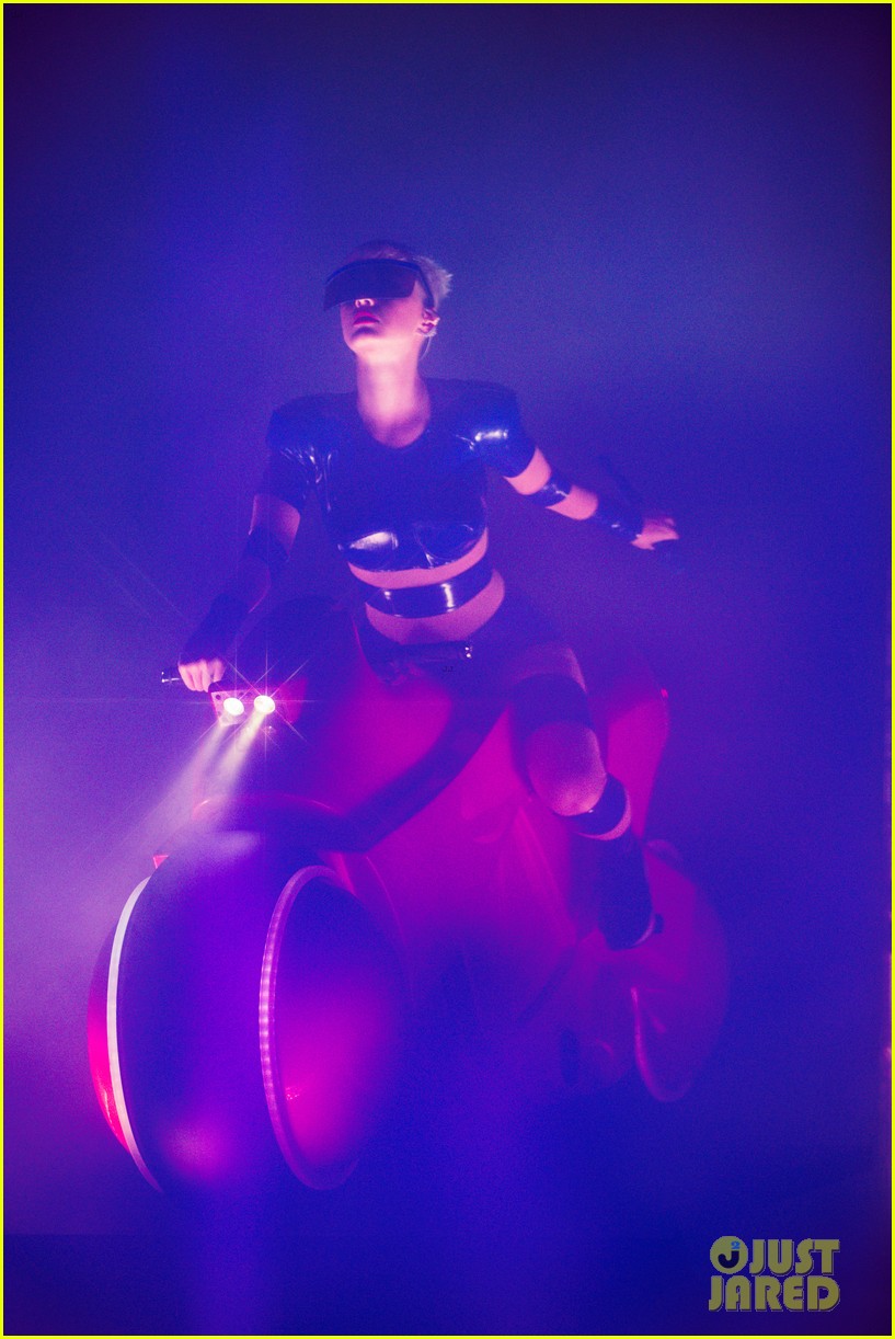 Katy Perry Launches 'Witness Tour' - See Set List & Photos!: Photo ...