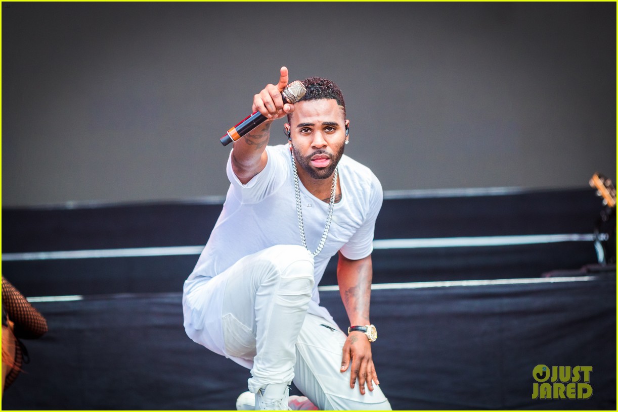 Pink Rocks Out With Daughter Willow at Kaaboo Music Fest!: Photo ...