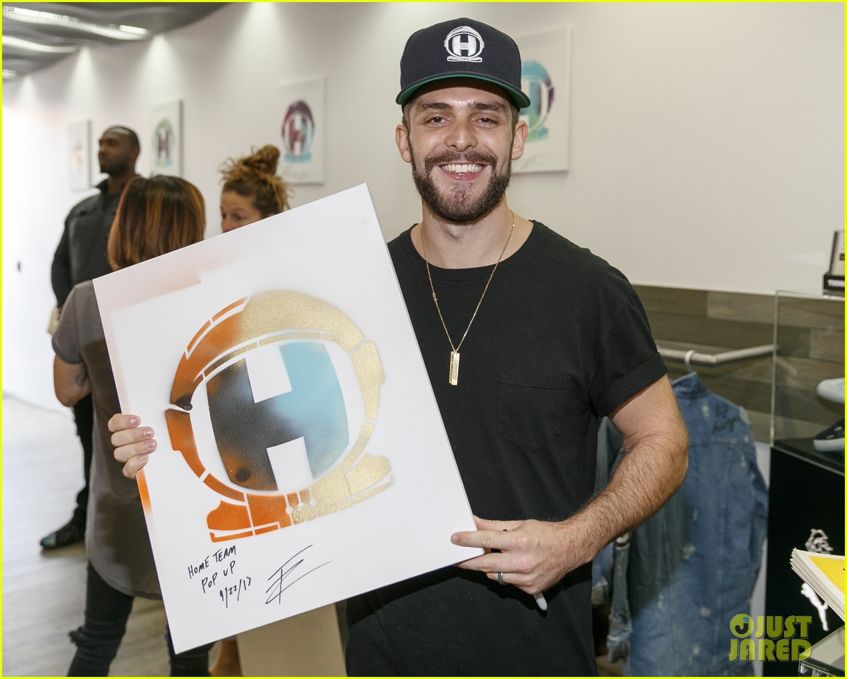 Thomas Rhett Brings Daughter Willa to Pop-Up Store Opening: Photo ...