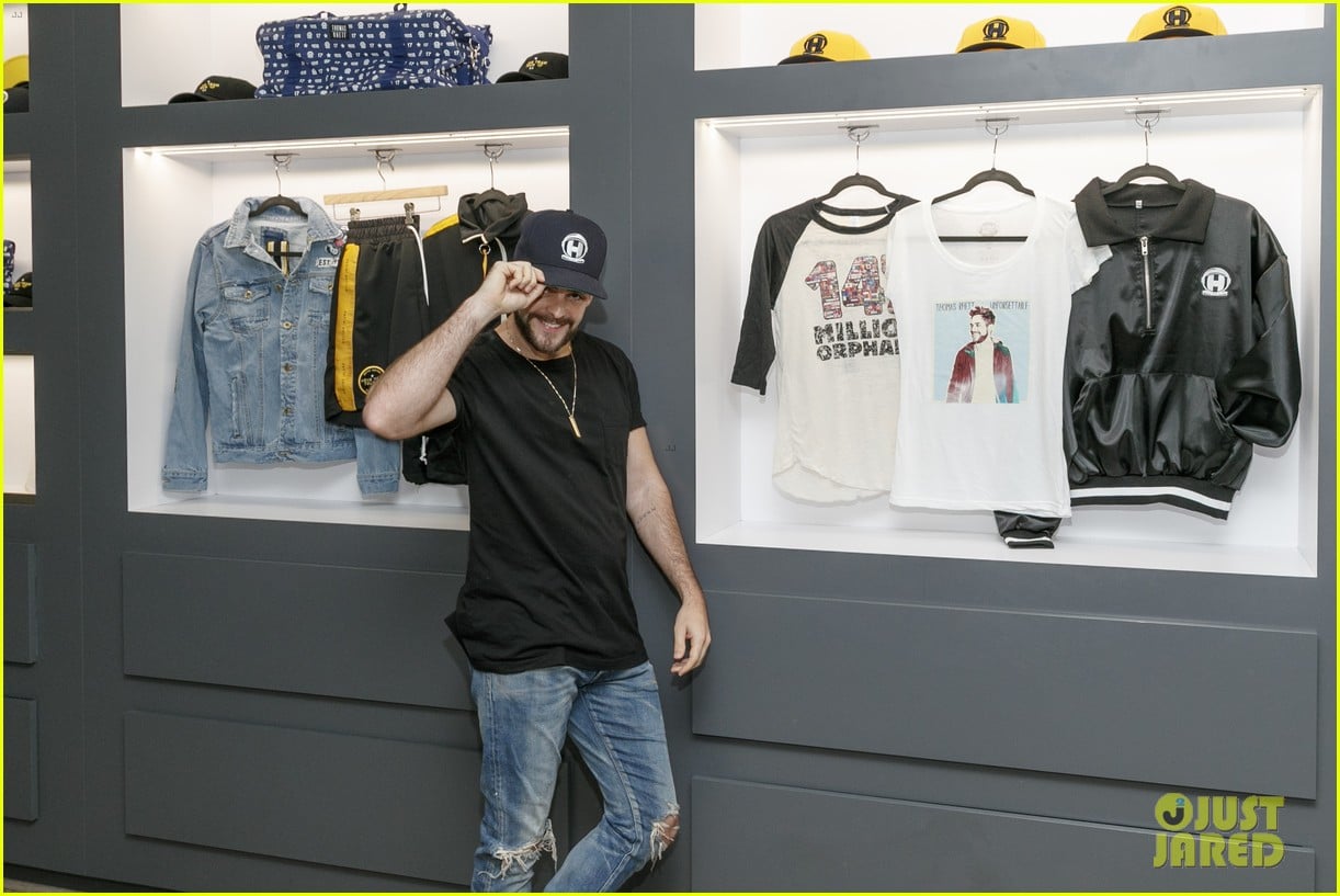Thomas Rhett Brings Daughter Willa to Pop-Up Store Opening: Photo ...