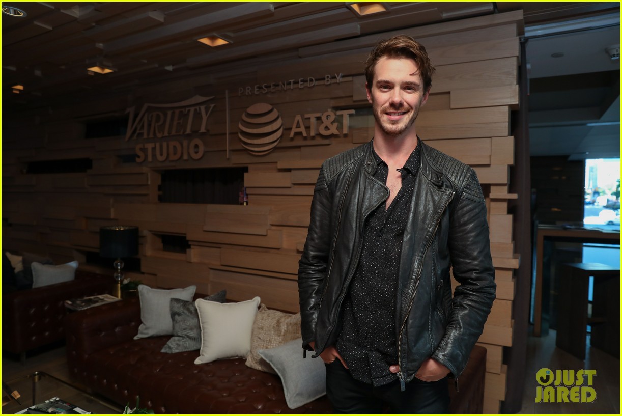 Margot Robbie & Armie Hammer Promote Their New Movies at TIFF: Photo ...