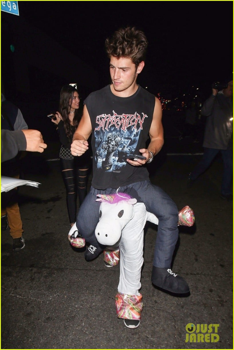 Ariel Winter & Boyfriend Levi Meaden Bring 'The Fifth Element' to ...