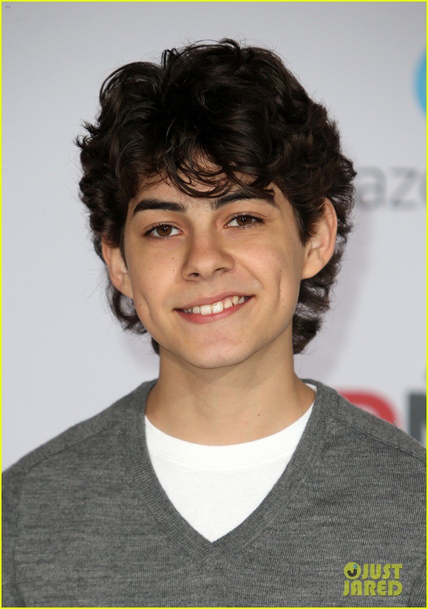 Kristen Bell & Justin Hartley Bring Spouses to 'A Bad Moms Christmas ...