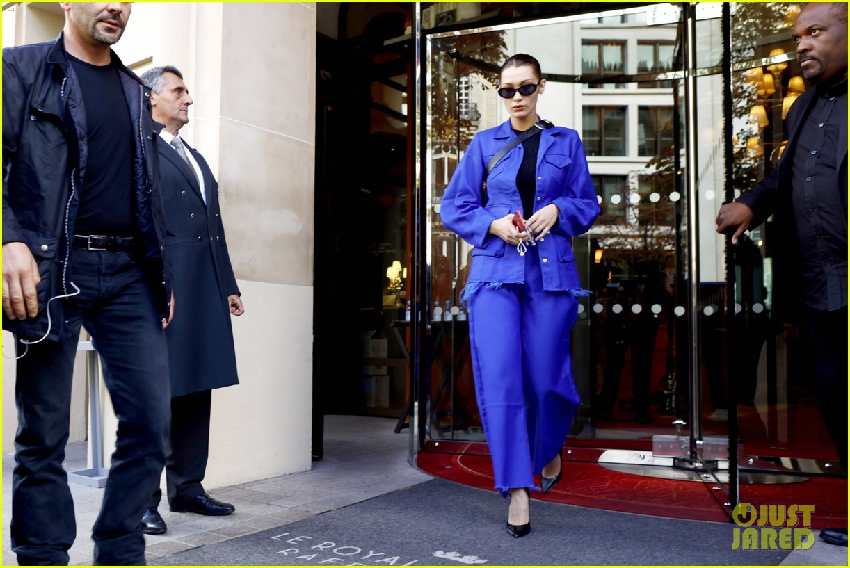 Bella Hadid Narrowly Avoids Photographer Scuffle in Paris : Photo ...