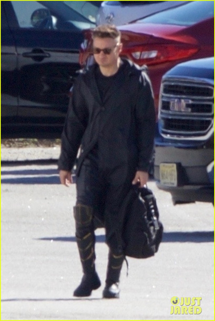 Chadwick Boseman & Jeremy Renner Suit Up for 'Avengers 4' Filming ...