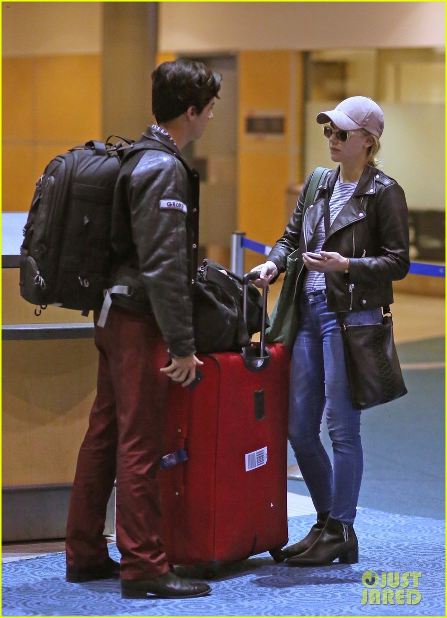 'Riverdale' Co-Stars Cole Sprouse & Lili Reinhart Return to Vancouver Together: Photo 3970550 ...