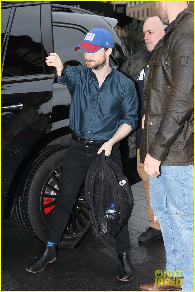 Daniel Radcliffe Sports a New York Giants Hat While Promoting 'Jungle ...