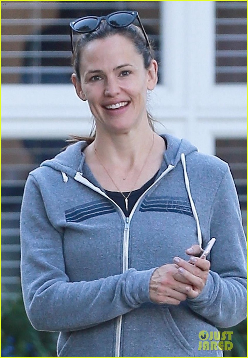 Jennifer Garner Braves the LA Heat for a Trip to the Pumpkin Patch ...