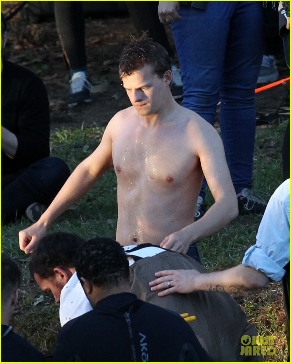Lucas Hedges Goes Shirtless While Filming 'Boy Erased' in Atlanta ...