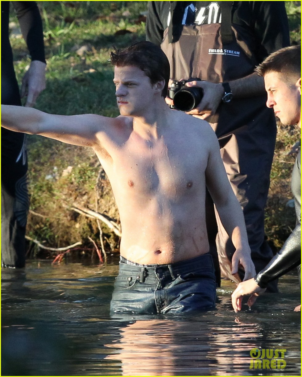 Lucas Hedges Goes Shirtless While Filming 'Boy Erased' in Atlanta!: Photo 3975448 | Lucas Hedges ...