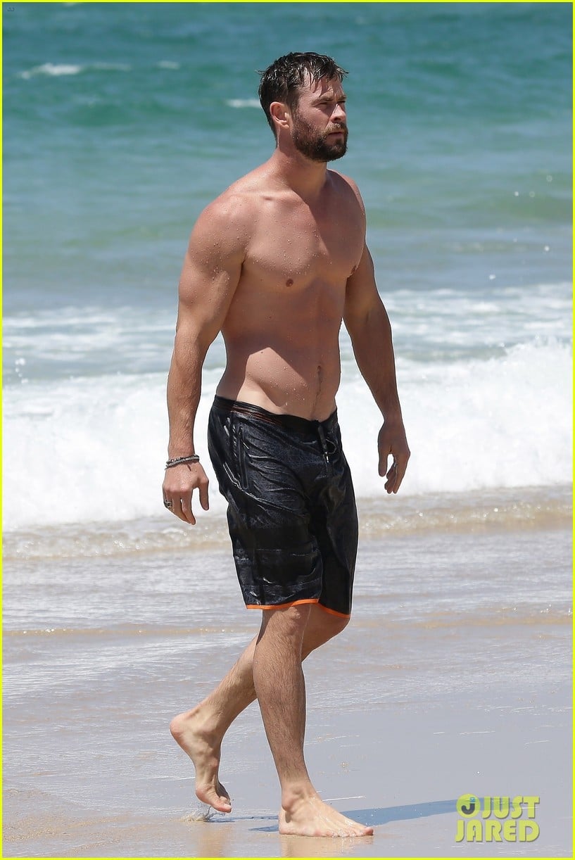 Chris Hemsworth Goes Shirtless, Bares Ripped Body in Australia: Photo ...