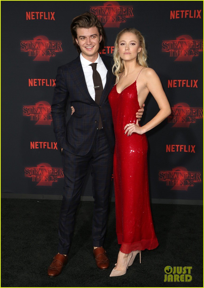 Stranger Things' Joe Keery & Girlfriend Maika Monroe Couple Up at ...