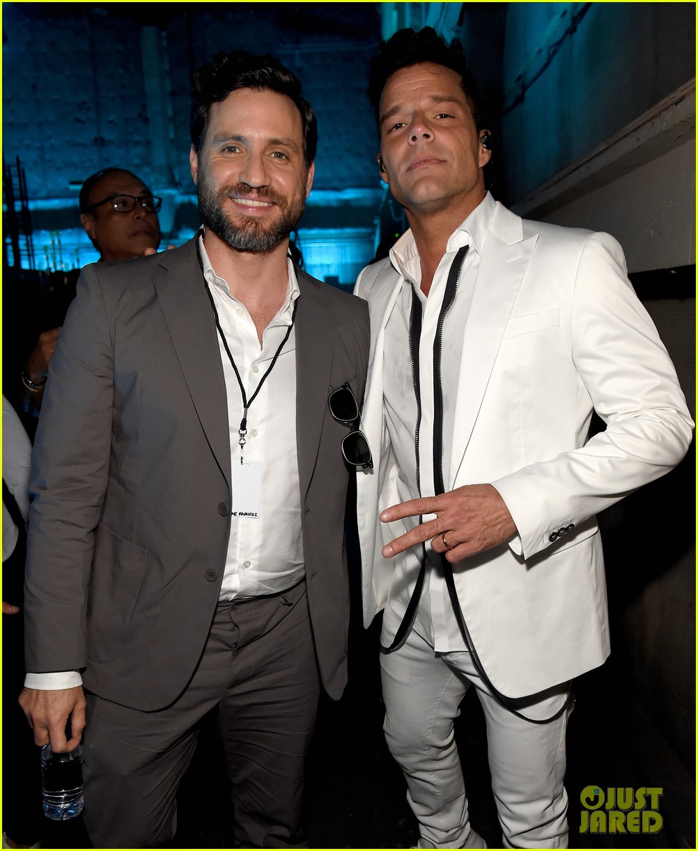 Jared Leto & Jesse Williams Answer Calls During the 'Somos: Una Voz ...