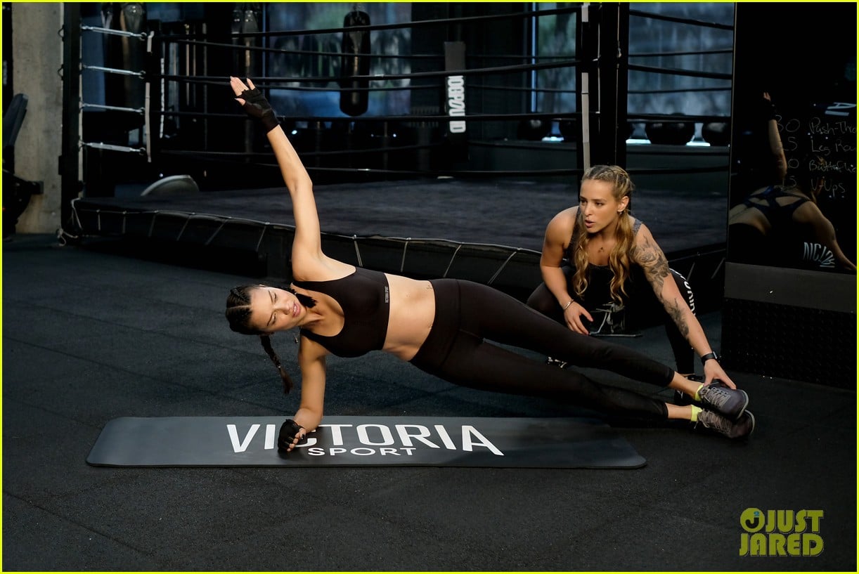Adriana Lima is Getting Toned for the Victoria's Secret Fashion Show ...