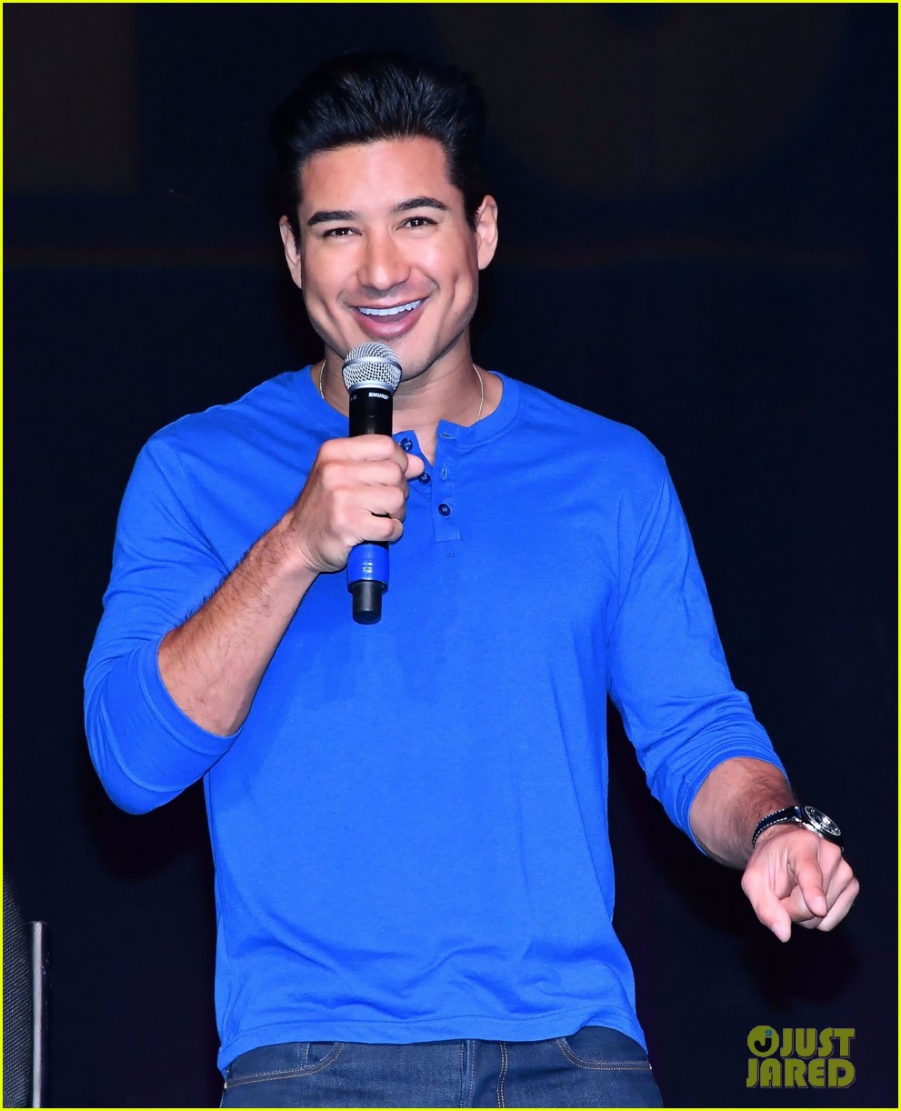 Mario Lopez Delivers a Speech at Women's Expo in New Jersey!: Photo ...