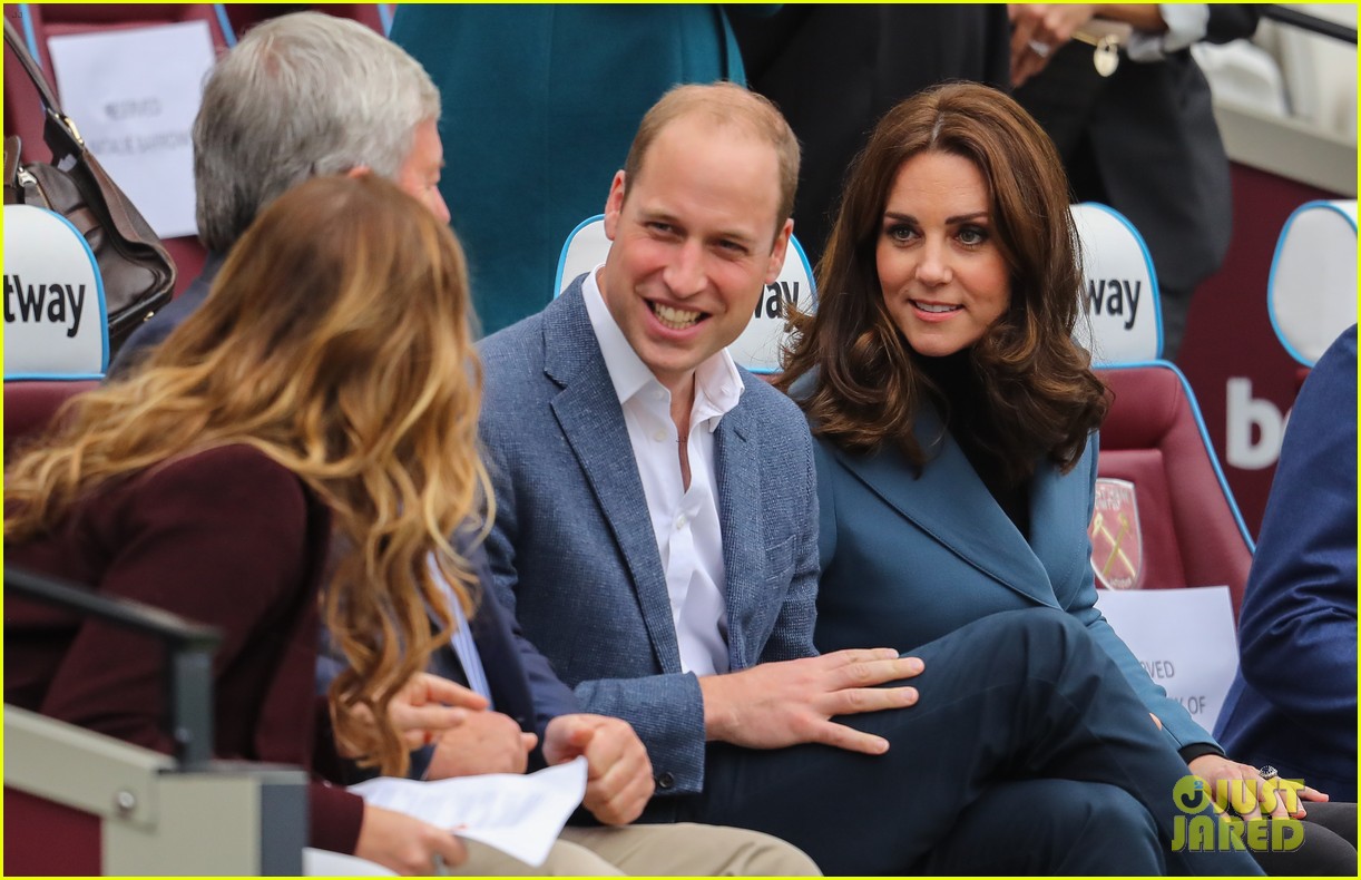 Pregnant Kate Middleton Makes Surprise Appearance at Coach Core ...