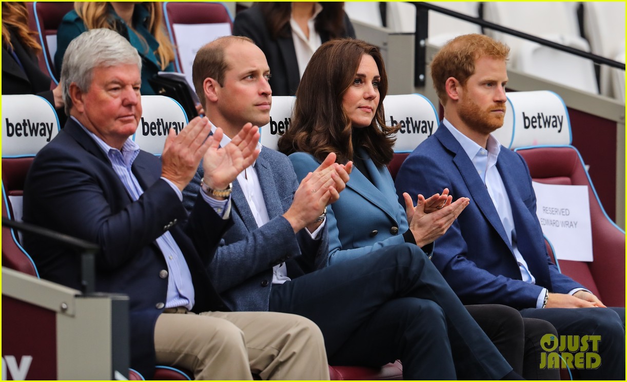 Pregnant Kate Middleton Makes Surprise Appearance at Coach Core ...