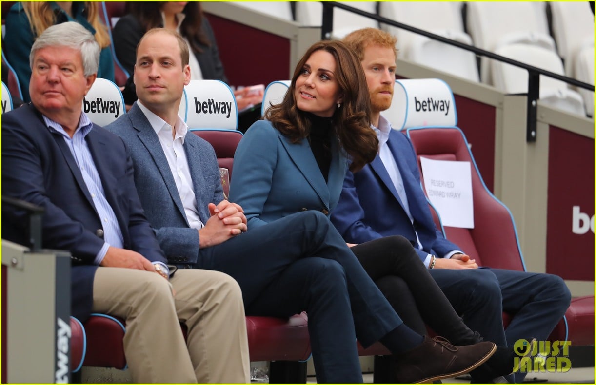 Pregnant Kate Middleton Makes Surprise Appearance at Coach Core ...