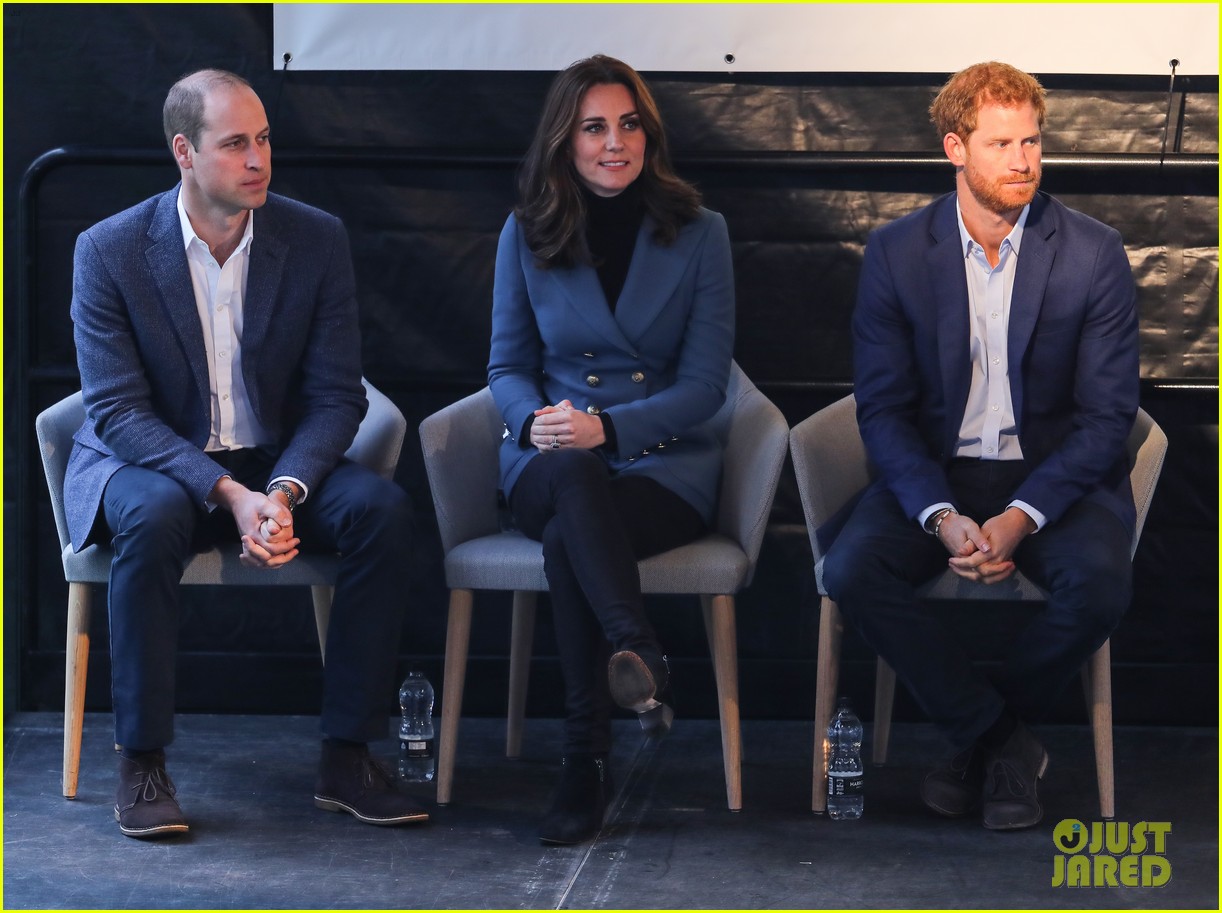 Pregnant Kate Middleton Makes Surprise Appearance at Coach Core ...