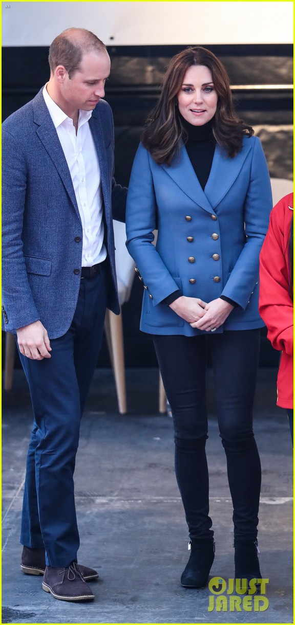 Pregnant Kate Middleton Makes Surprise Appearance at Coach Core ...