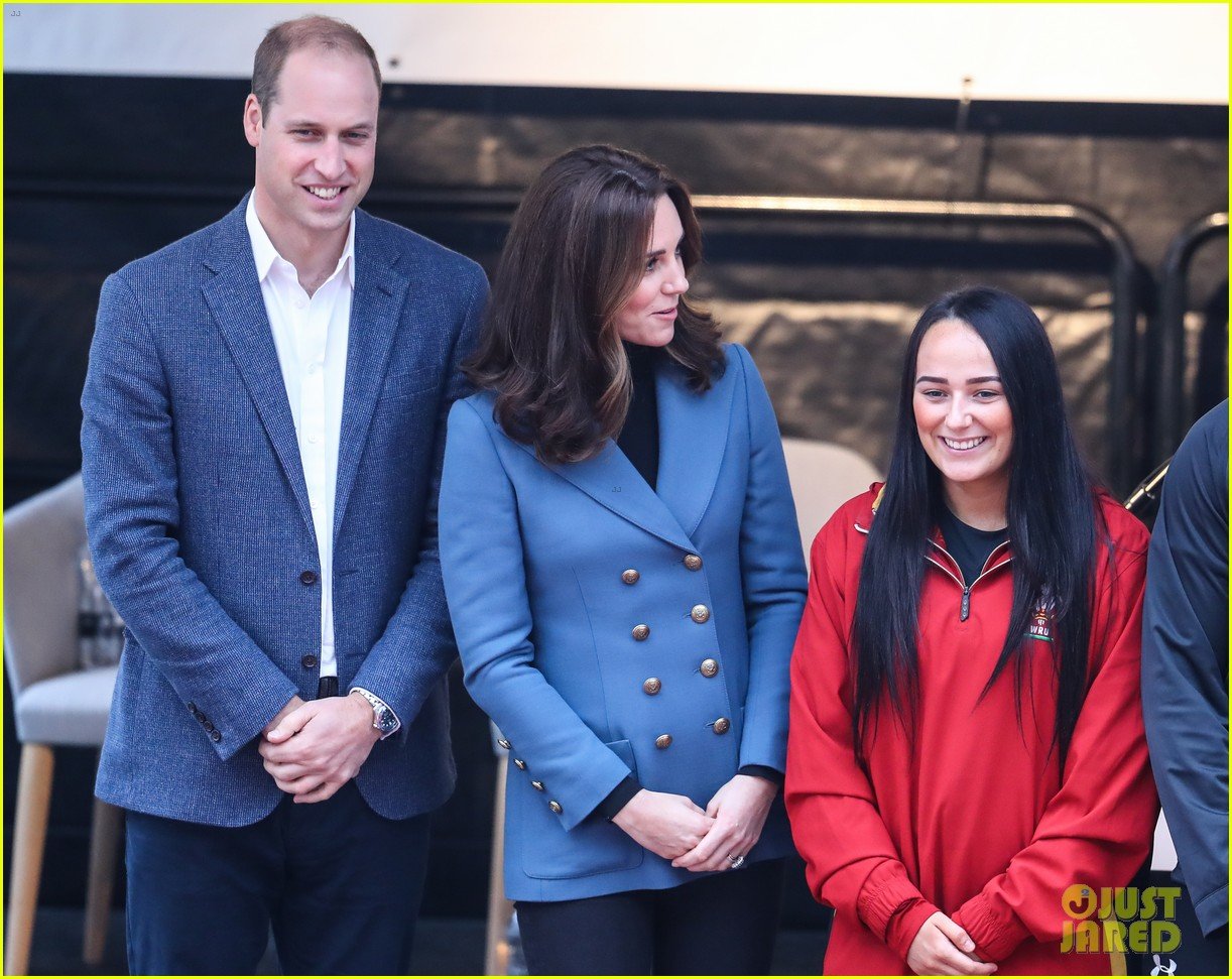 Pregnant Kate Middleton Makes Surprise Appearance at Coach Core ...