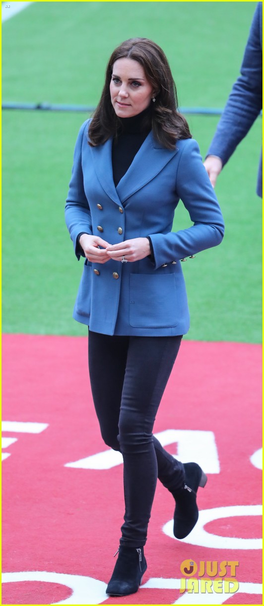 Pregnant Kate Middleton Makes Surprise Appearance at Coach Core ...