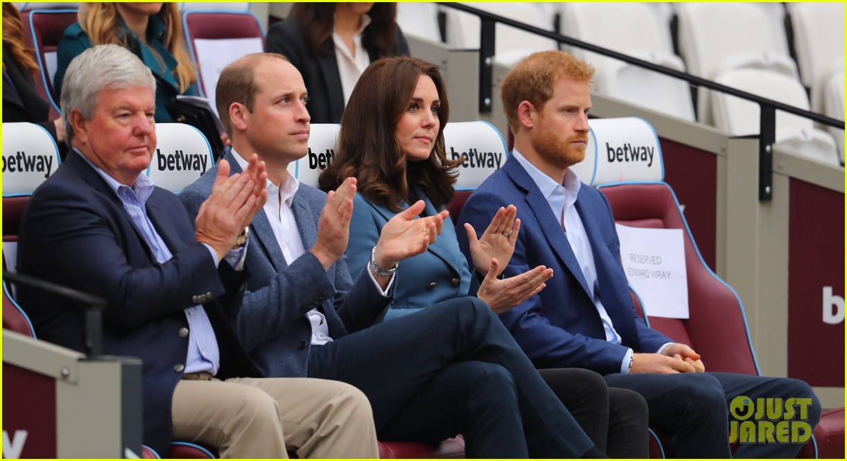 Pregnant Kate Middleton Makes Surprise Appearance at Coach Core ...