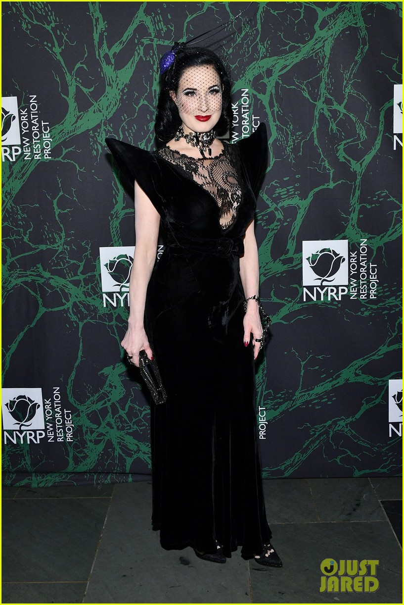 Bette Midler Hosts Broadway's Best at Hulaween Party!: Photo 3979986 ...