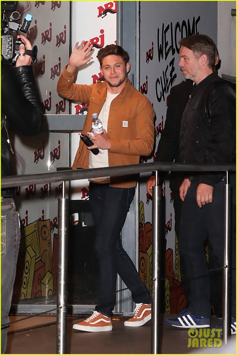 Niall Horan Waves to Fans While Arriving for a Radio Interview in Paris ...